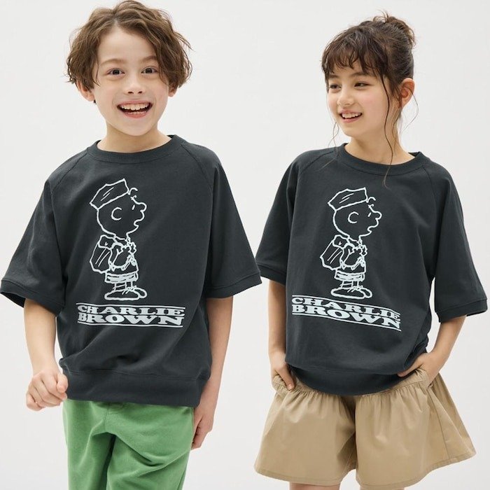 【GU】スヌーピーでおなじみPEANUTSコラボ〈KIDSスウェットTシャツ〉3選！親子コーデも スヌーピーやウッドストックが世界を旅するイラストがおしゃれです！ | 3ページ目 | LIMO ...